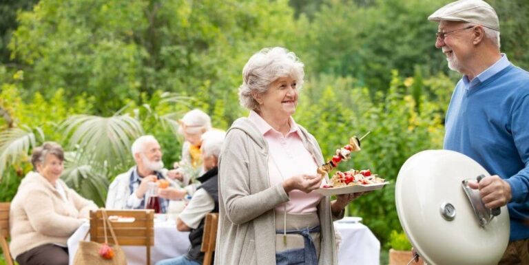 Safe and Simple Outing Ideas for Memory Care Residents | Senior Care Blog