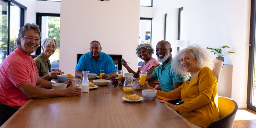 Benefits of Group Meals and Dining Times in Memory Care
